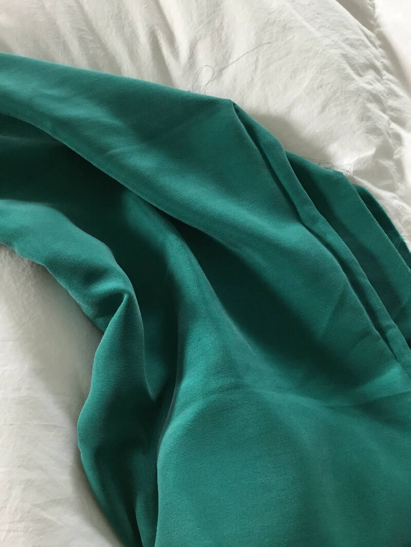 4-ply silk Emerald Green solid - 6 yards – Destashify